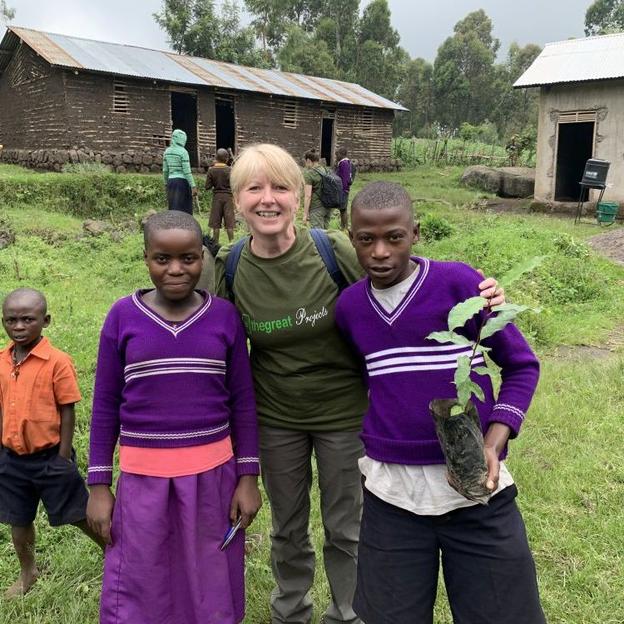 Volunteer With Gorillas | The Great Projects